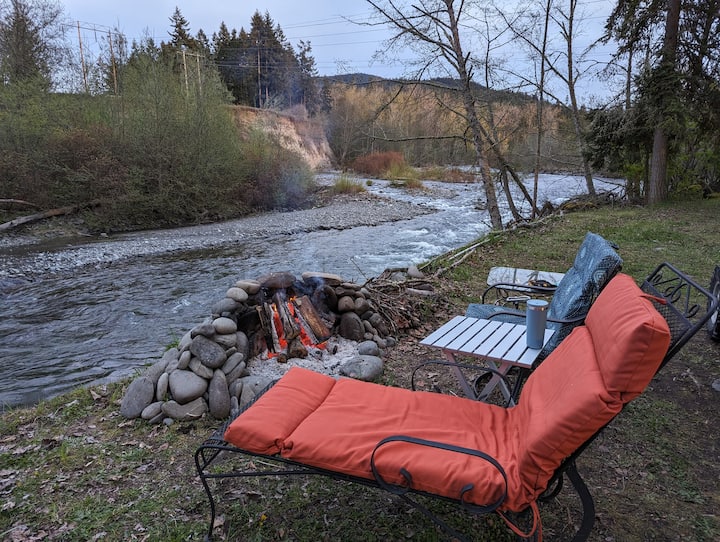 Riverfront Tiny House. - Sequim, WA