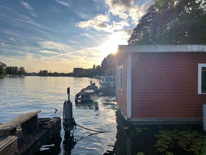 Hausboot "Schwedenhäuschen"
Abenteuer - Berlin