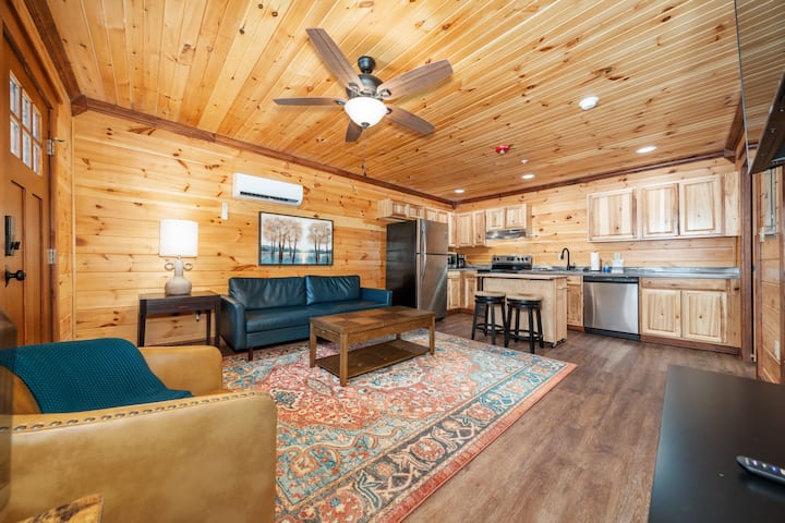 Best Cottage 02, King Bed Lux Suite Full Kitchen - Hot Springs, AR