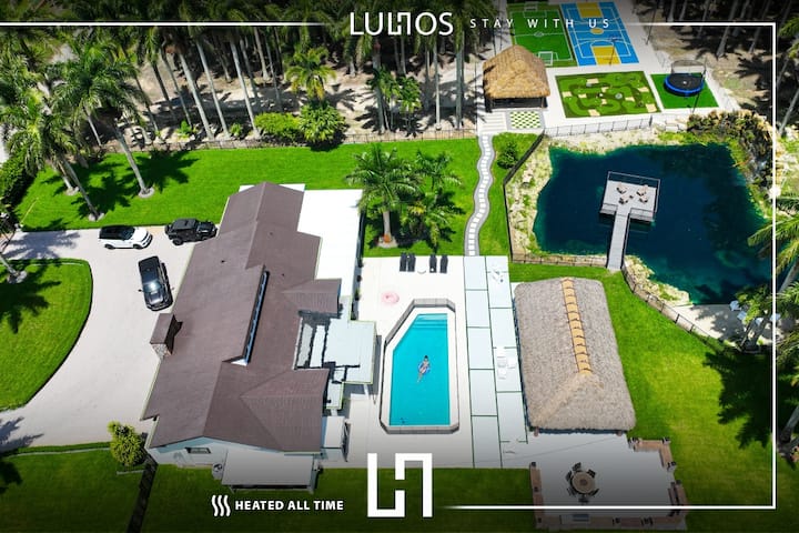 Luxury Oasis: Pool, Gym & Private Lake - Everglades, FL