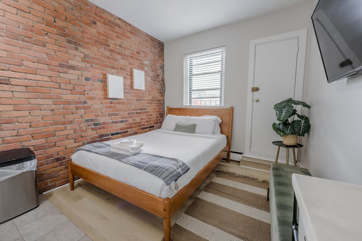 South End Serene Studio - Boston, MA