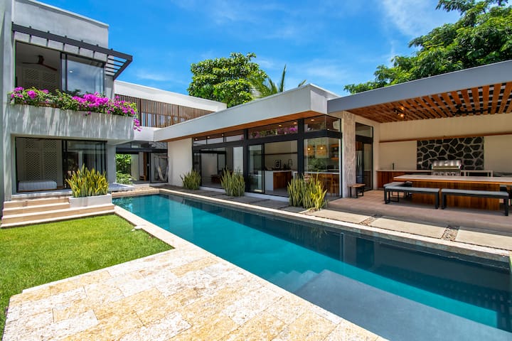 Brand New, 4 Bdr, Walk 2 Beach! - Costa Rica