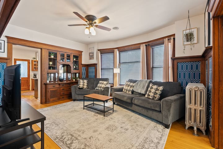 Arcade | Cream City Victorian | 3br | Brady St - Milwaukee, WI