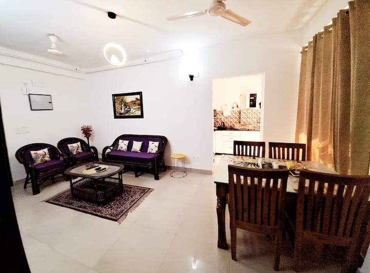 Entire 2 Bhk, Ktn, Dd,  W.p,  Char Murti, G. West - ノイダ