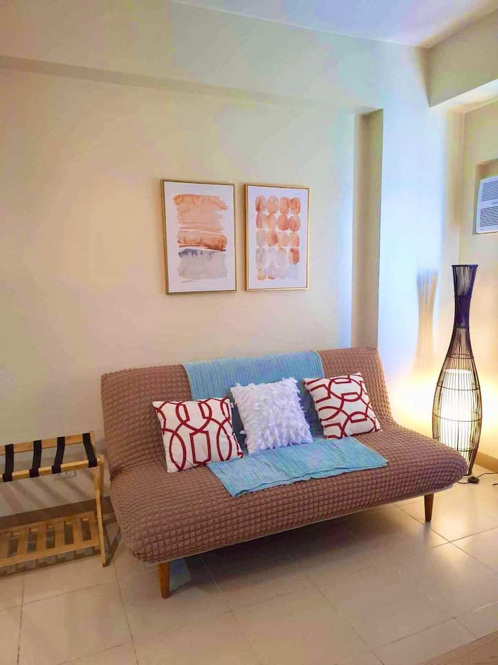 Stay At Seth's
One Regis Megaworld
Bacolod City - Bacólod