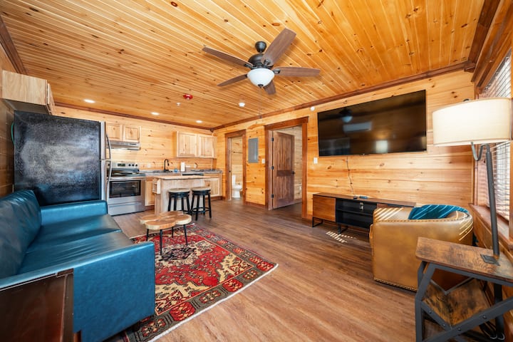 Best Cottage 05, King Luxury Suite W/ Full Kitchen - Hot Springs, AR