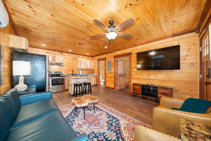 Best Cottage 06, King Luxury Suite W/ Full Kitchen - Hot Springs, AR