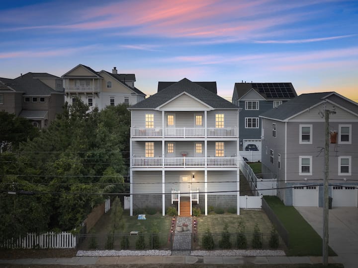 Spacious Bayfront Retreat - Virginia Beach, VA
