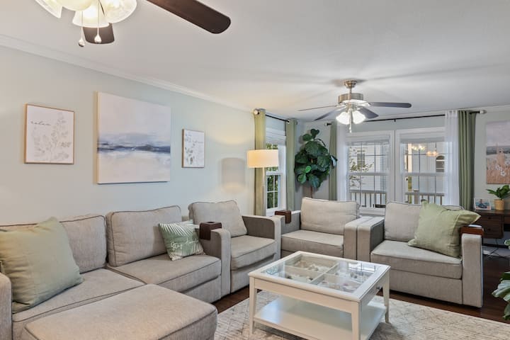 Spacious Bayfront Retreat - Hampton, VA