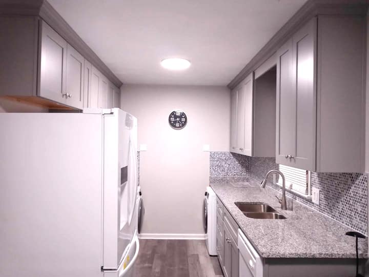 Freshly Renovated 2 Bedroom Duplex - Chesapeake, VA