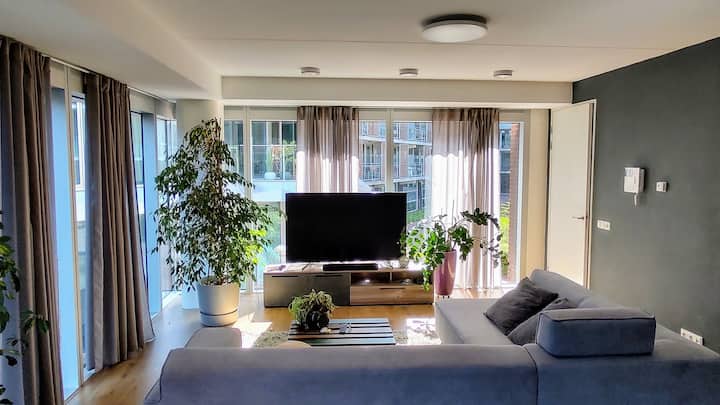 Room In Morden Apartment In City Center - Best