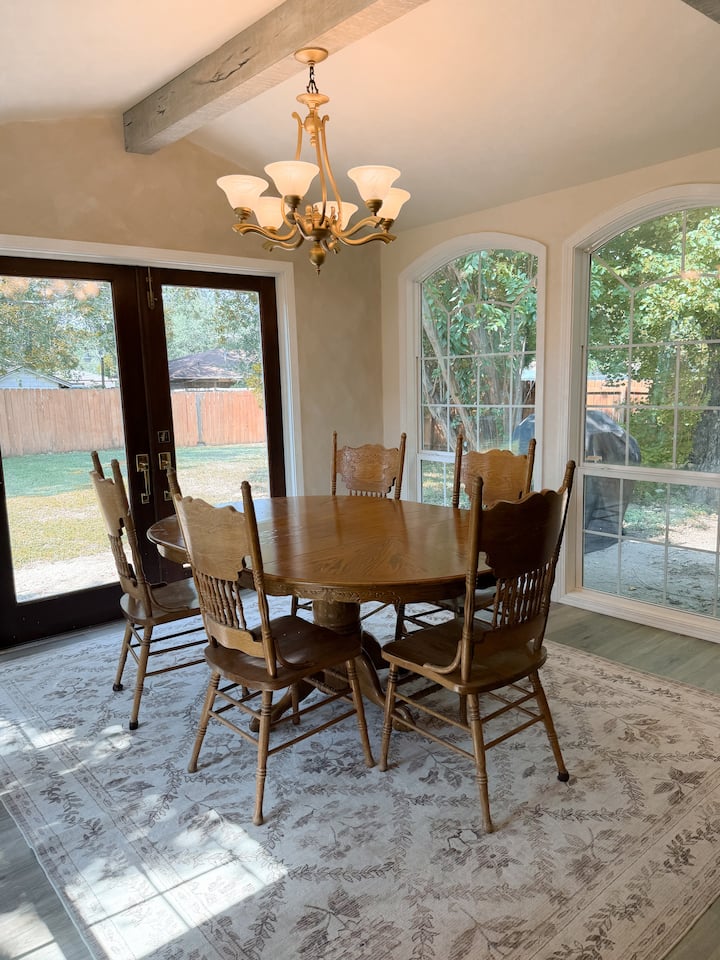 3 Bedroom With Garage & Large Backyard - Bryan, TX