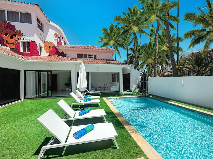 Punta Cana Villa-pool-chef-maid-2 Min Beach - Punta Cana