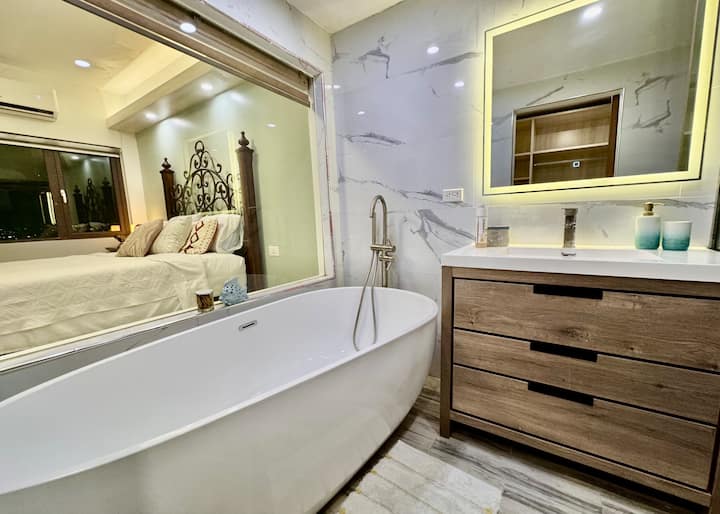 Soaking Tub & Ocean Views - Guam