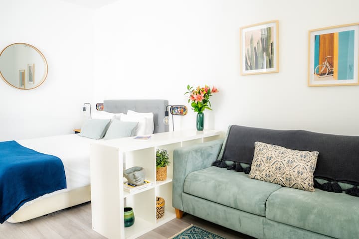 Lindo Estudio Con Terraza, Ubicación Excepcional - Chueca