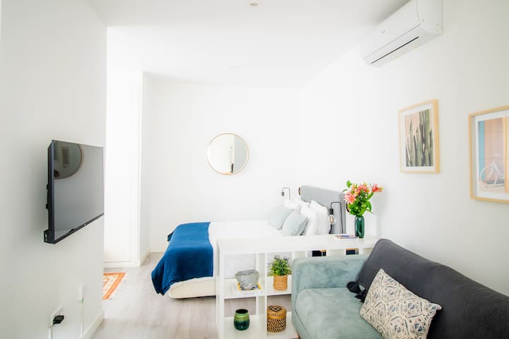 Lindo Estudio Con Terraza, Ubicación Excepcional - Madrid