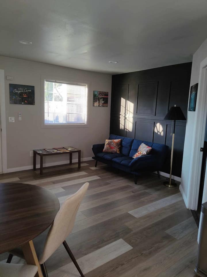 Cozy Guest House - Salem, OR