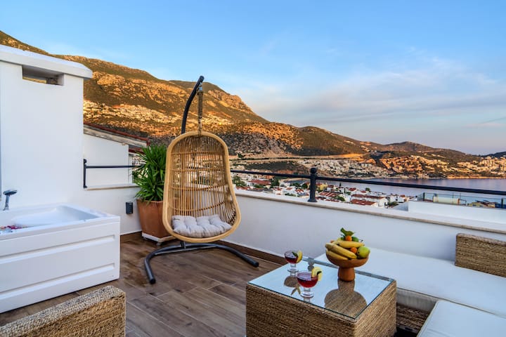 Kalkan Merkezde Deniz Manz. Havuzlu Jakuzili Villa - Kalkan