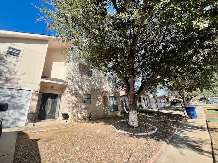 Single Corporate - Laredo, TX