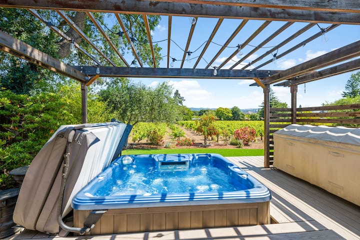 Relax In St. Helena - Hot Tub, Vineyard Home - Napa Valley, CA