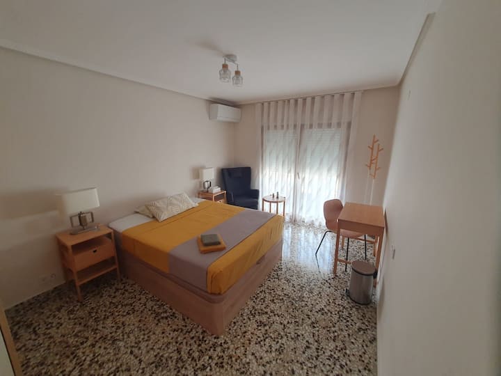 Furnished Room With Balcony Per Month. - Valencia