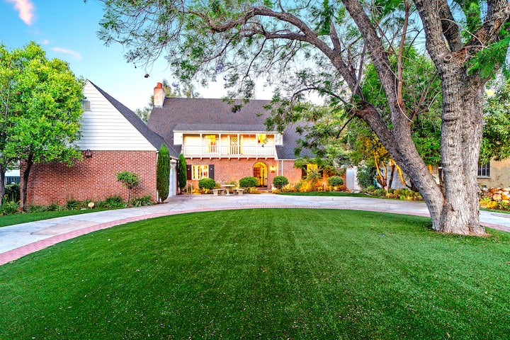 Stunning Masterpiece 5 Min Walk To Rose Bowl - Pasadena, CA