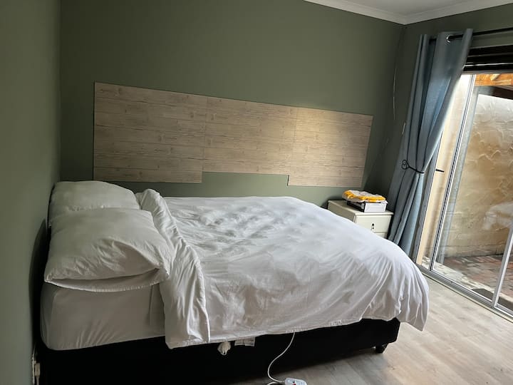 Vees Entire Cottage (3 Bedrooms,6 Beds,7) - Western Cape