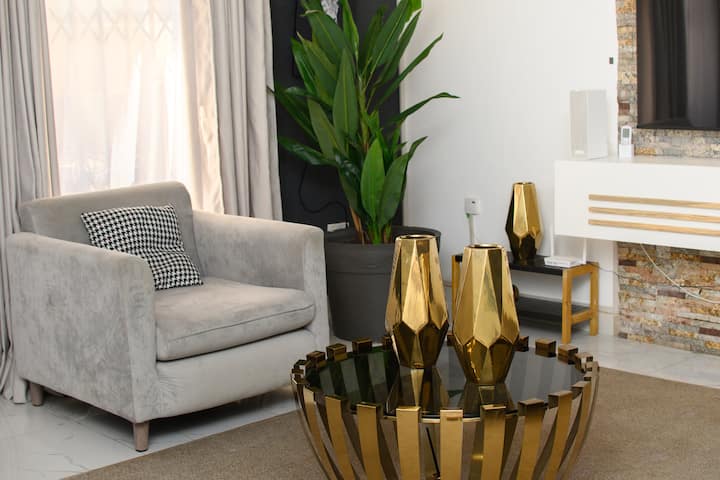 Iyula Townhouse| 24/7power| Pool| Wi-fi| Bespoke! - Zambia
