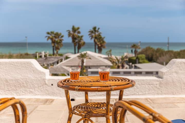 Comfortable Villa Just On The Beach, 4 Bedrooms - Monopoli