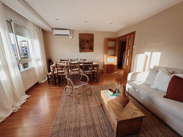 Mediterranean Duplex — Beach & City Steps Away - Badalona