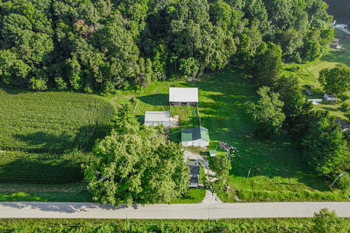 Black Rock Farm, Cozy, Renovated Farmhouse! - Lancaster, OH