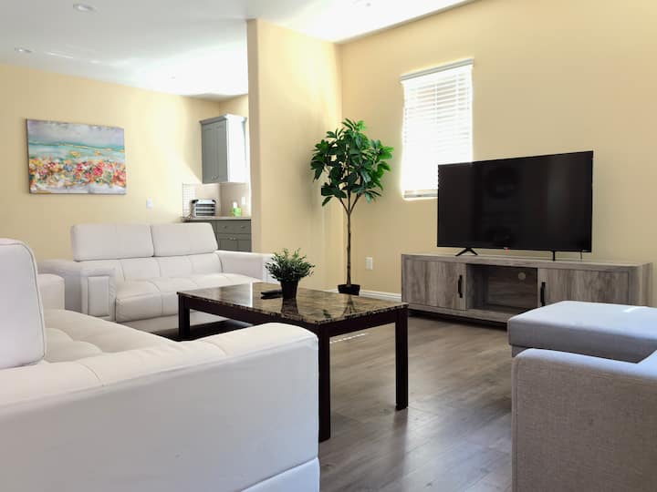 Spacious New 4 Br/5 Bath House Near Rosebowl/dtla - Pasadena, CA