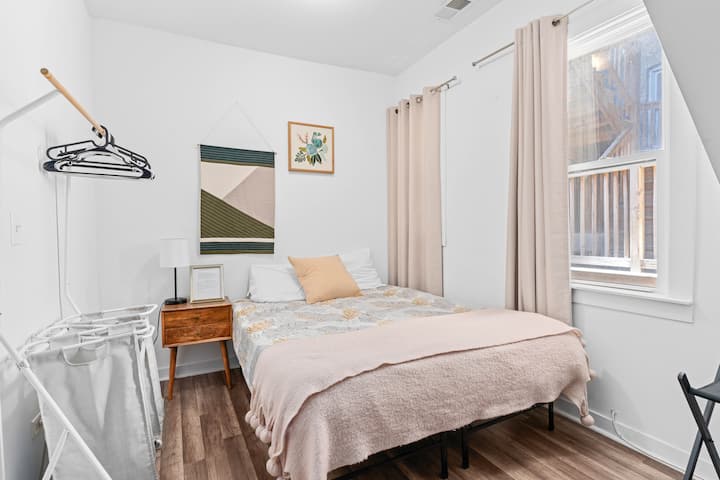 Stylish Logan Square Stay For Families & Friends - Chicago