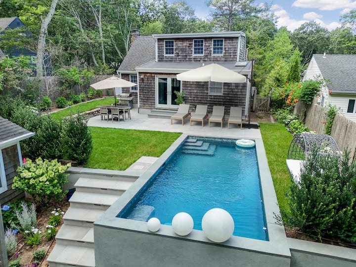 Chic And Charming Cottage With Pool By The Bay. - Sag Harbor, NY