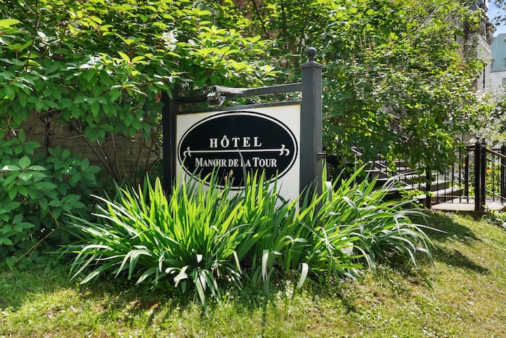 Signature - 2 Lits | Tour - Hôtel Autonome - Quebec City