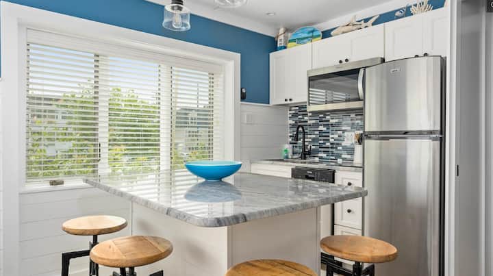 Beachcomber 1 Bedroom Condo Sleeps 4 - Stone Harbor, NJ