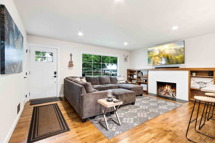 4br 2 Ba Home + Basement Suite W/ Kitchen - Coeur d'Alene, ID