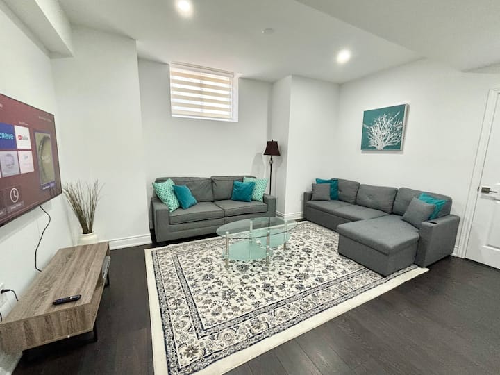 Modern 2br Retreat | Renovated + Free Parking - オークビル