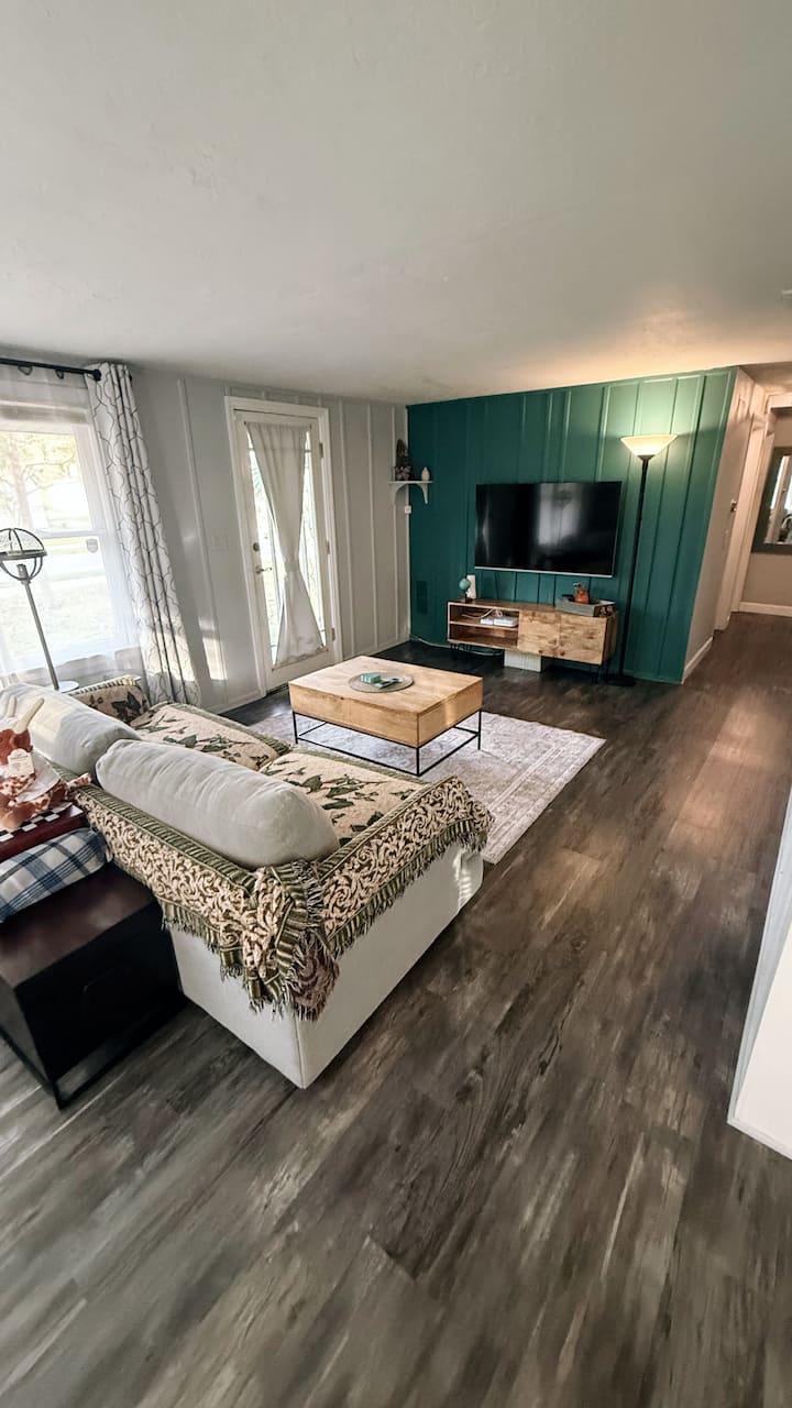 Cozy Blue Bungalow - Winter Park, FL