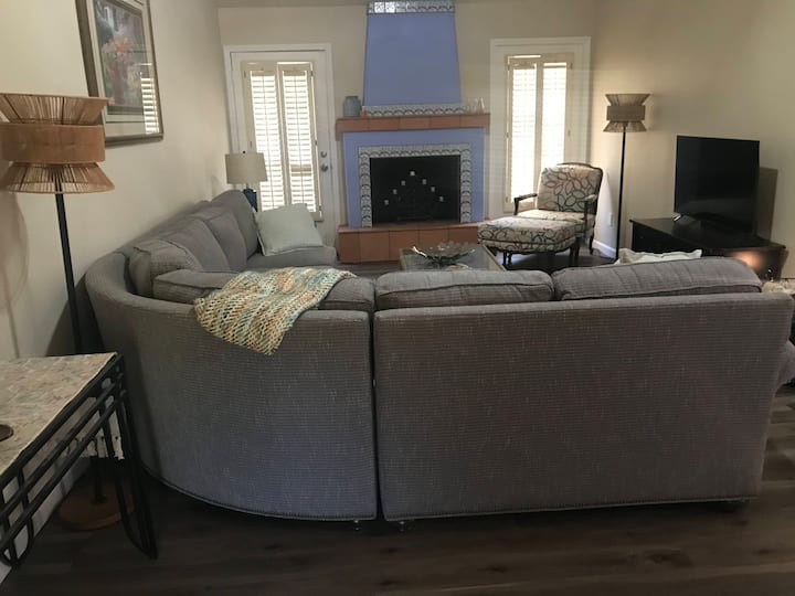 Updated Golf Course Townhome - Phoenix