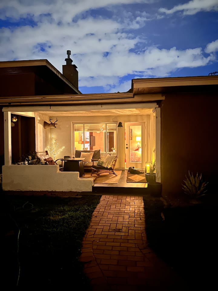 Unm Distric Mid-century Retreat W/backyard Oasis - アルバカーキ, NM