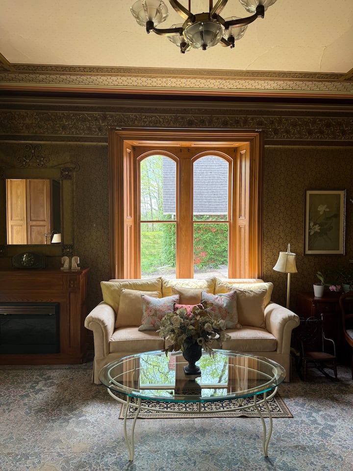 Master Suite Renfrew | A Heritage Haven For Two - Renfrew