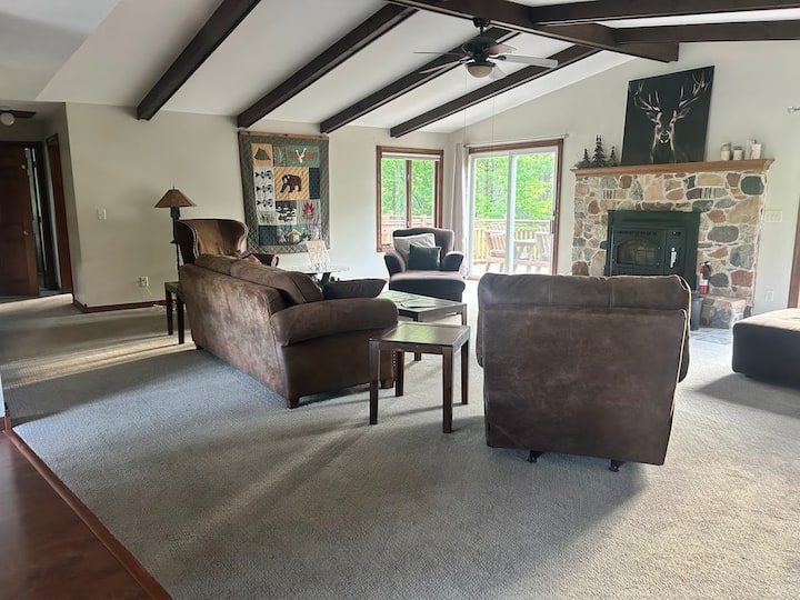 715 Riverbend Retreat - Gresham, WI