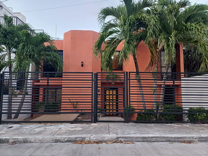 Casa Familiar En Cancún Centro - Ado - Cancún
