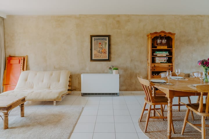 Près De Plage, Parking, Linge De Lit, Serviettes. - Koksijde
