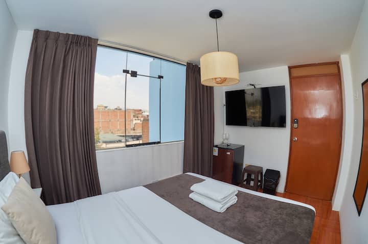 Cozy Studio Suite With Queen Bed - Shared Bathroom - Arequipa