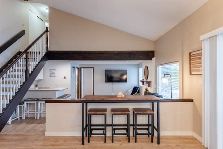 Lakefront Summer Escape | Hot Tub + Game Room - Moses Lake, WA