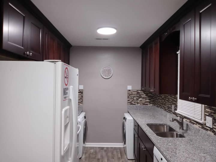 Newly Remodeled 2 Bedroom Duplex - Chesapeake, VA