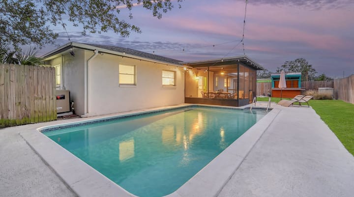 Heated Pool *Fenced Yard *Dog Friendly - Anna Maria Island, FL