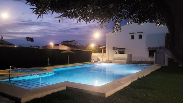 La Casita Dénia: Sunny Corner House, Pool, Beach - Beniarbeig